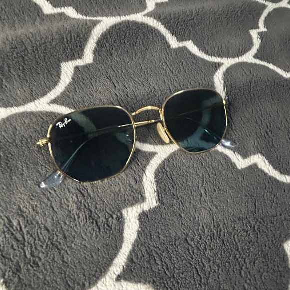 Ray-Ban | Accessories | Rayban Gold Frame Sunglasses With Dark Lenses ...